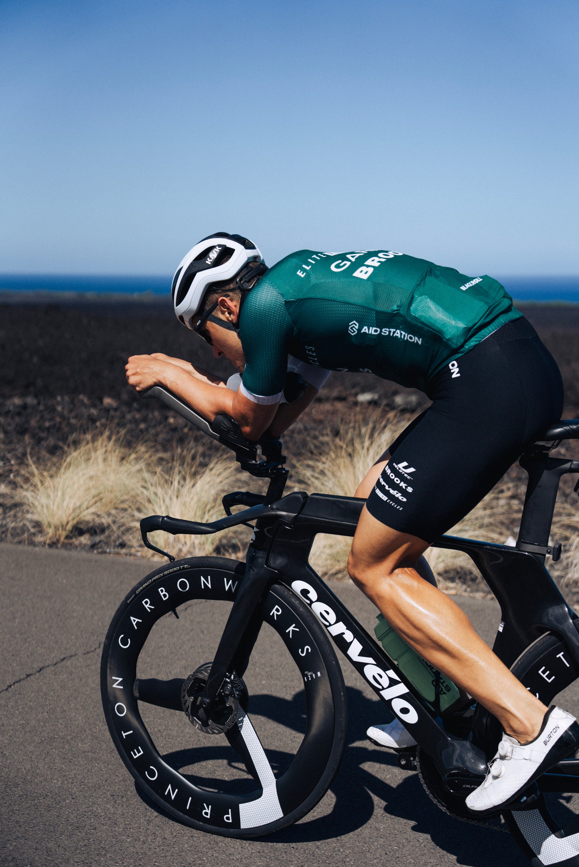 Aero speed suits & custom cycling wear. Made in Europe – Velotec